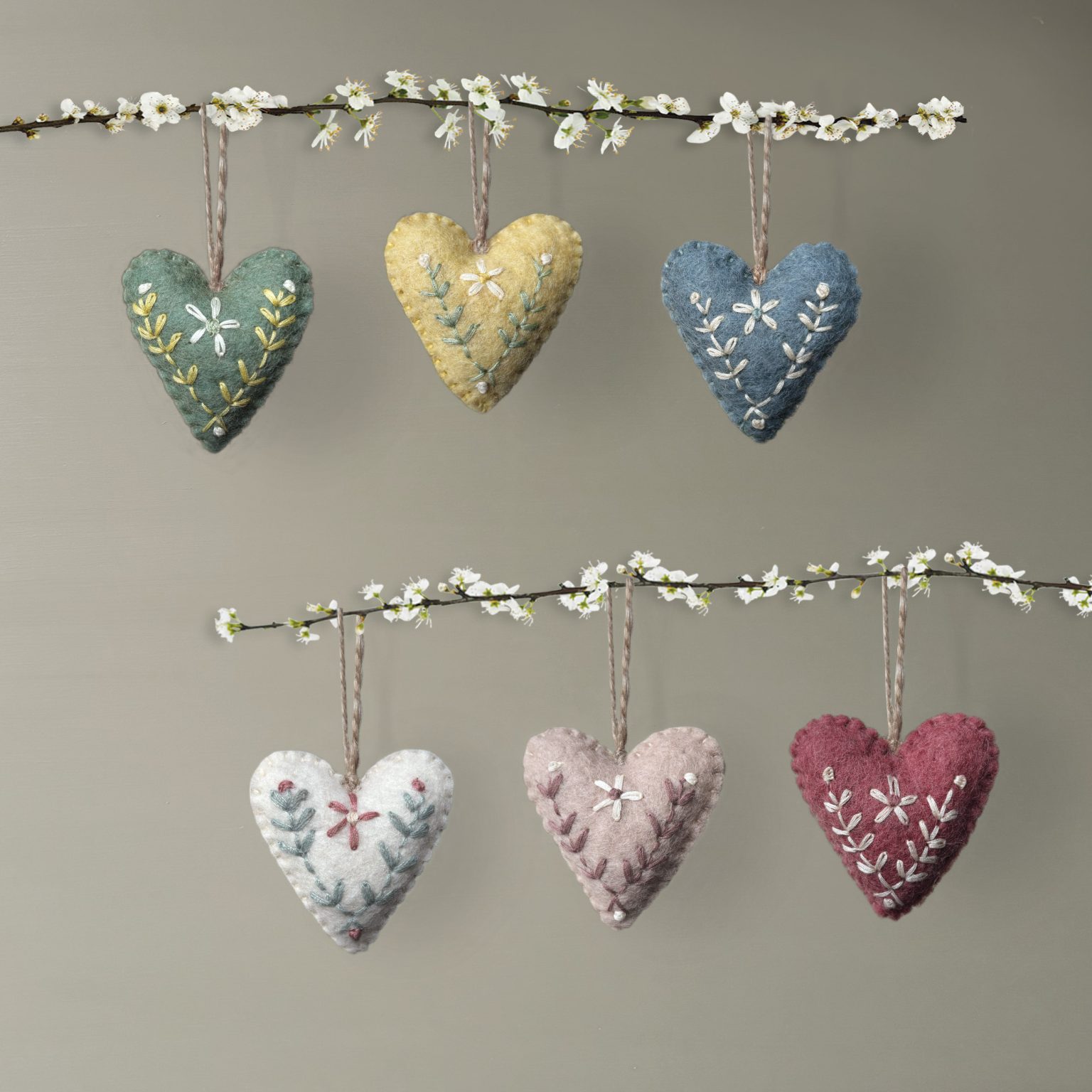 693.4 Felt folk art heart-Pale pink - East of India